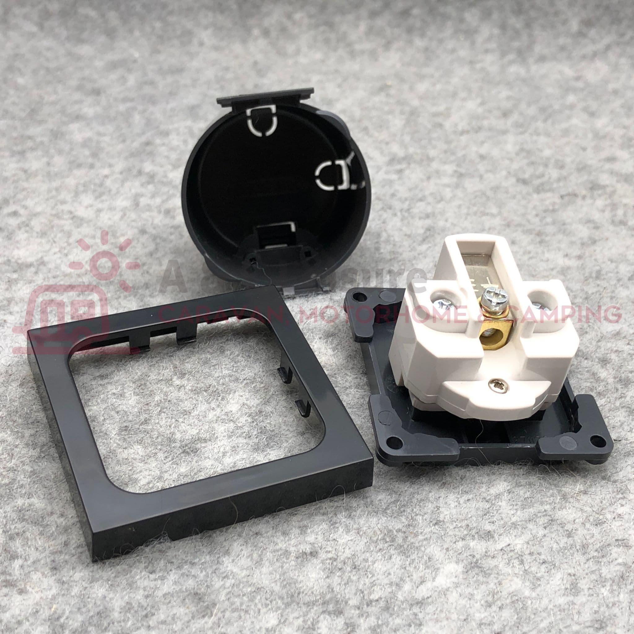 CBE C-Line 13a - 240v 1-Way Socket Faceplate & Back Box Gloss Black ...